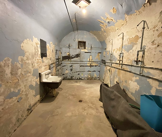 The prison washroom looks like the world's worst spa facility. No cucumber water or fluffy robes here, folks.