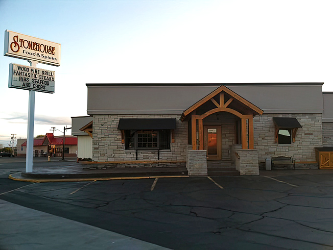 The Stonehouse Restaurant isn't trying to be trendy&mdash;it's too busy serving steaks that make even Chicago carnivores nod in respectful approval.