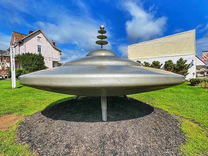 The saucer's metallic dome and classic UFO design would make any 1950s sci-fi director proud. E.T., phone Mars... Pennsylvania!