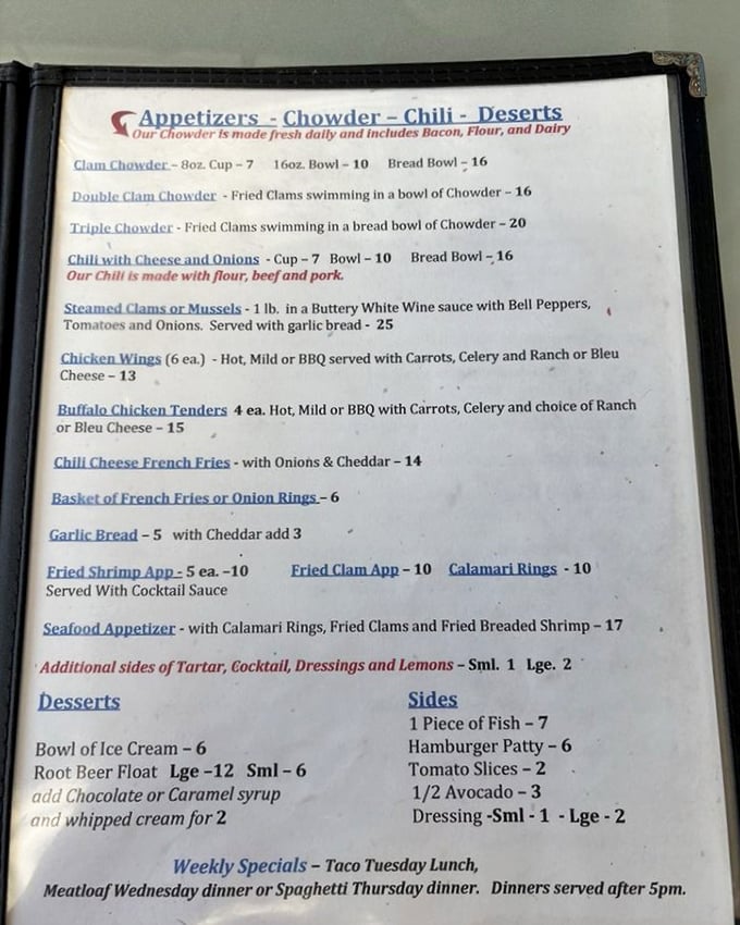 The menu reads like a love letter to seafood enthusiasts. That Triple Chowder option? It's what dreams are made of.