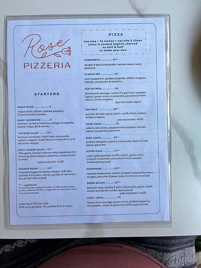 One size, slightly charred, no compromises &ndash; this menu reads like a pizza manifesto written by perfectionists.