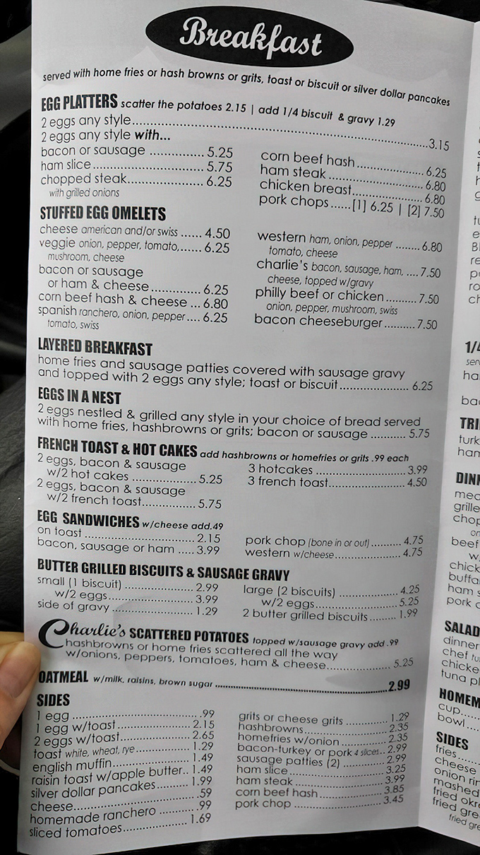 A menu that doesn't need fancy fonts or pretentious descriptions – just honest food that speaks for itself. The breakfast section alone is poetry.