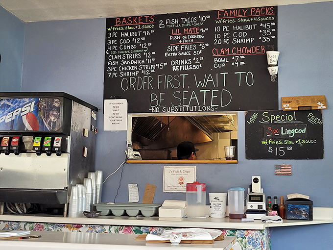 The blackboard menu speaks volumes: straightforward seafood classics with that all-important instruction—"ORDER FIRST, WAIT TO BE SEATED." Locals know the drill.