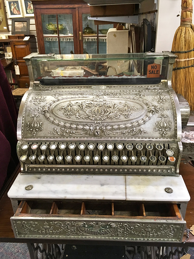 This isn't just a cash register&mdash;it's mechanical poetry. Imagine the stories this silver beauty could tell about transactions from another era.