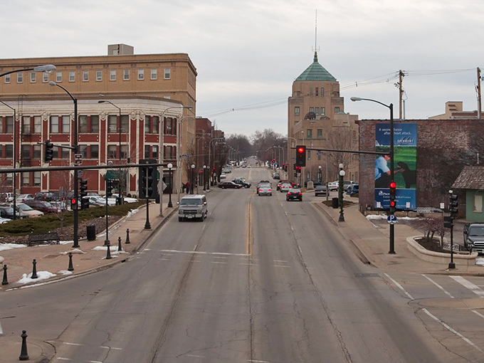 Champaign's downtown district showcases classic Midwestern architecture with a touch of collegiate energy. These buildings have graduated generations of memories!