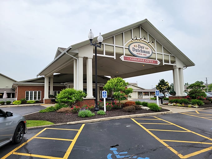 Der Dutchman's grand entrance promises a feast that'll have you loosening your belt before you even reach the dessert table.