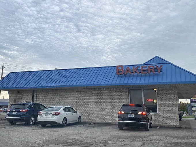 This blue-roofed bakery might not look like much, but Hilligoss's donuts have been stopping traffic for generations.