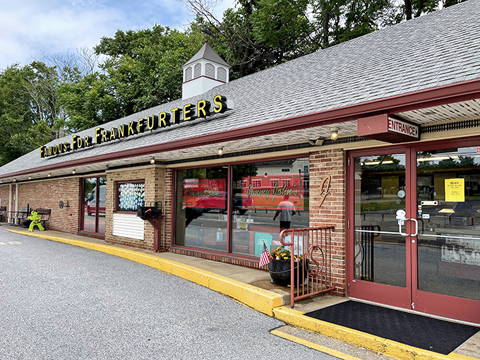 Jimmy John's Pipin' Hot doesn't mince words &ndash; that marquee sign telling us "YOUR BUTTE LOVES HOT DOGS" is the kind of honesty we need in this world.