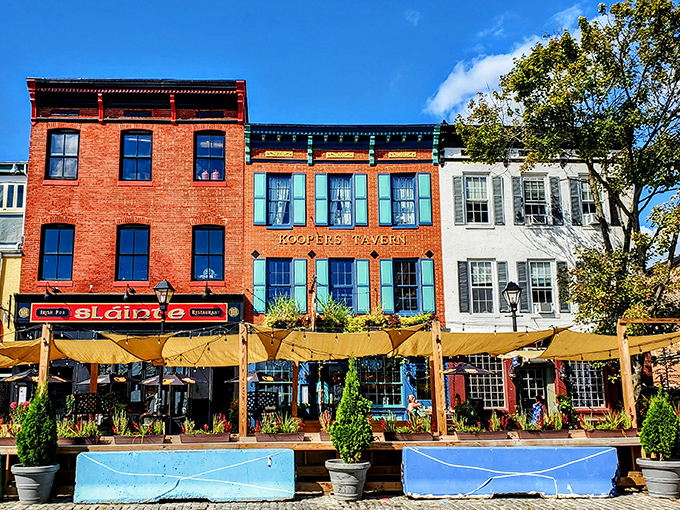 Kooper's Tavern's colorful fa&ccedil;ade brightens up historic Fells Point. Those teal shutters practically wink at you as you walk by.