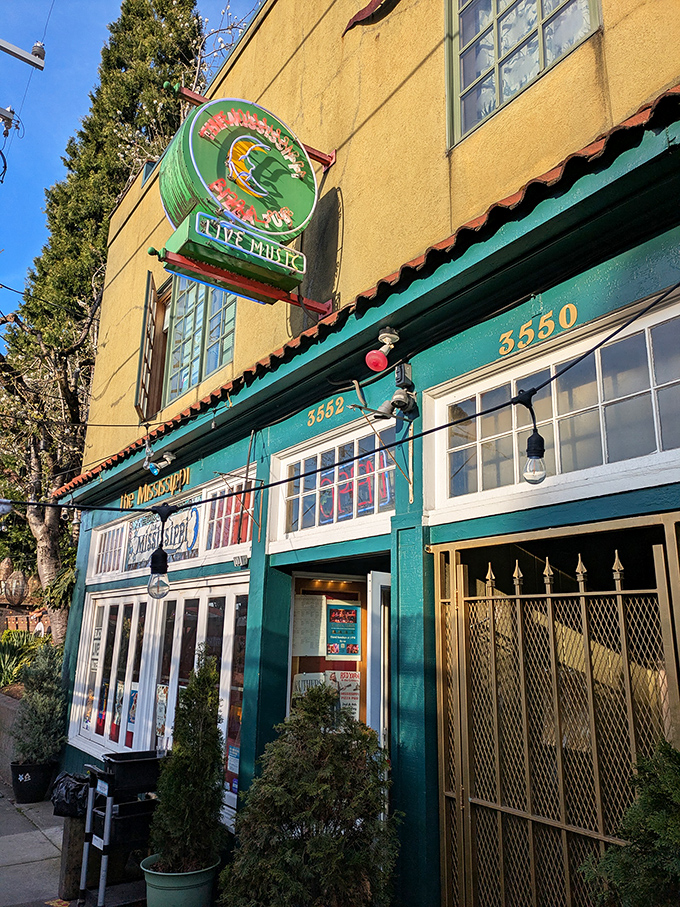 The Mississippi Pizza building looks like it was painted with joy&mdash;yellow walls and green trim promising good times before you even step inside.