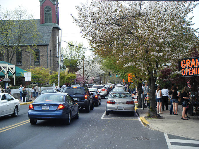 New Hope's colorful buildings and vibrant streets showcase why artists have been drawn to this riverside gem for generations.