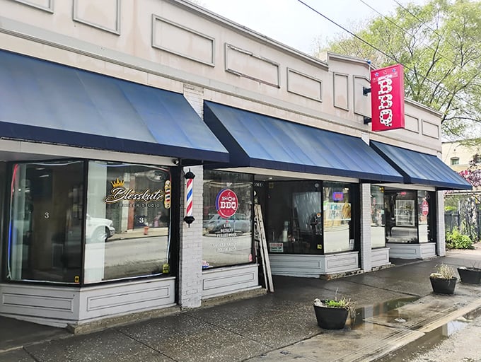 Real Smoq'ed BBQ proves great barbecue doesn't need fancy digs &ndash; just magical smokers and people who know how to use them.