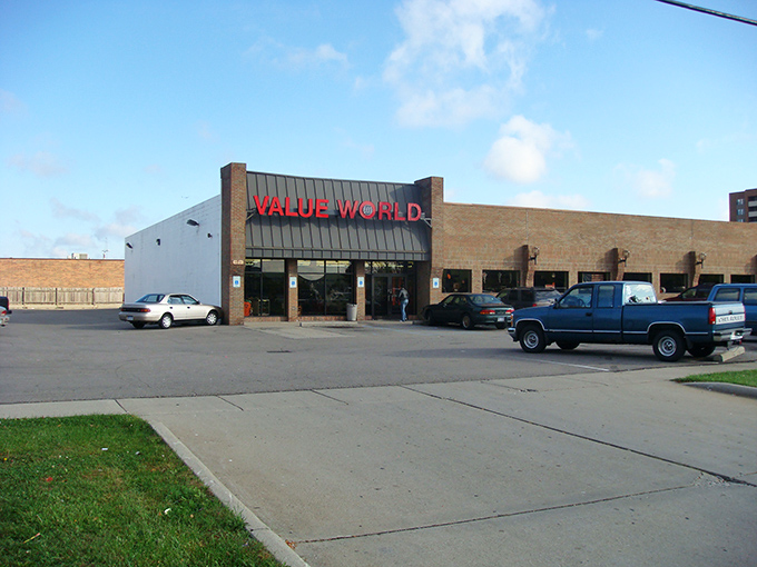 Value World in Warren: where one person's "I don't need this anymore" becomes your "I can't believe I found this!"