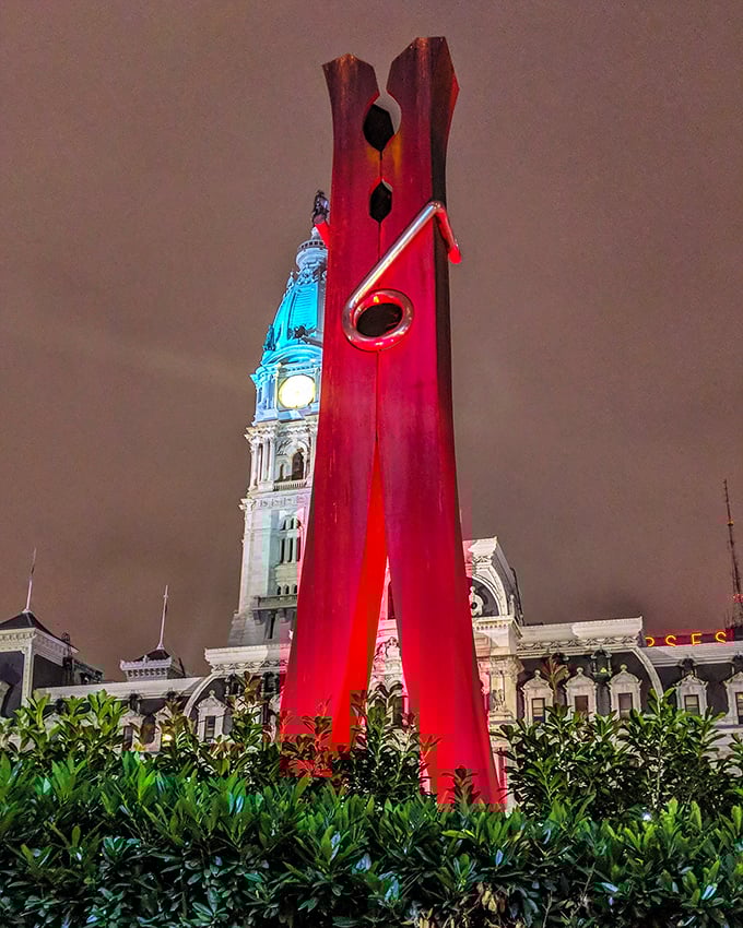 Clothespin Sculpture: Laundry day gets monumental treatment with this 45-foot steel giant. Makes you wonder where they keep the equally massive socks!