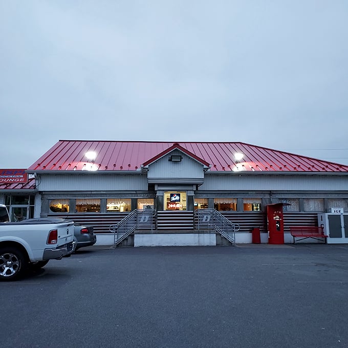 Gleaming in the daylight, D's Diner promises the kind of meals grandma would approve of. Comfort food with a side of nostalgia.