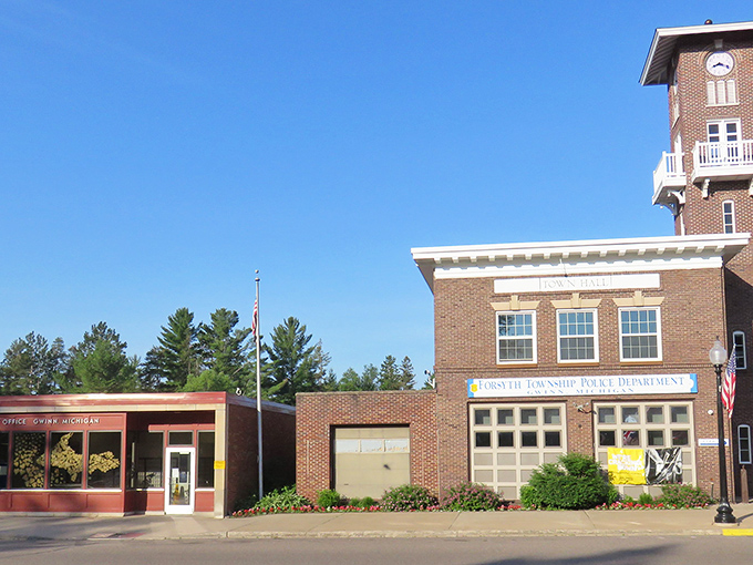 In Gwinn, even the street lamps seem to stand a little prouder, keeping watch over a community that values simplicity.