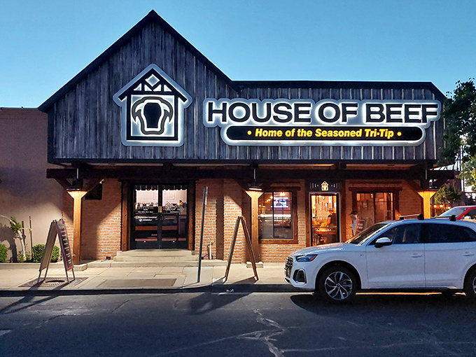 This is what happens when ranch country takes steak seriously. House of Beef's homestyle exterior promises comfort food that satisfies the soul.