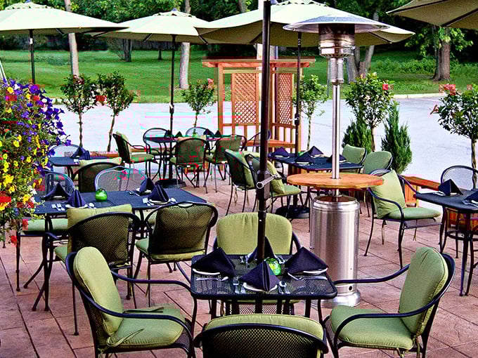 Summer dining perfection – where every table feels like the best seat in the house and every steak feels like a celebration.