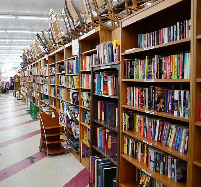 Bibliophiles beware: what starts as "just browsing" ends with armloads of paperbacks. This literary labyrinth houses everything from forgotten bestsellers to cookbooks with splatter marks of approval.