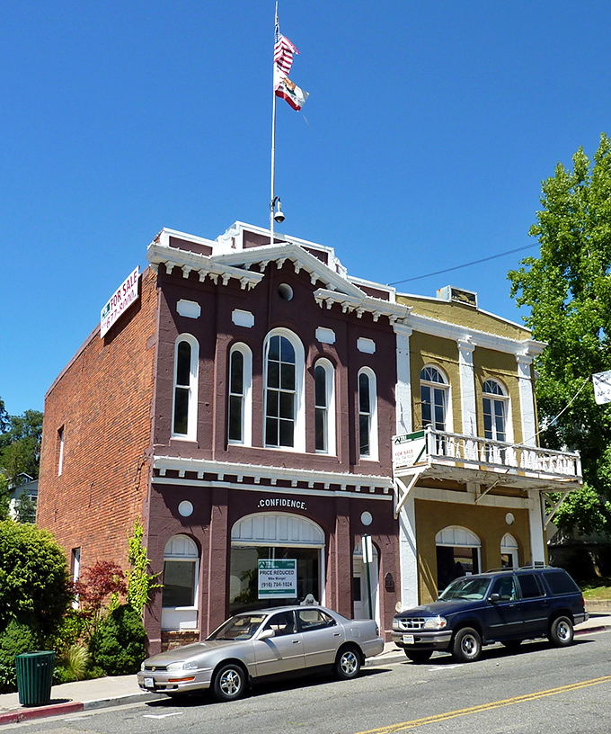 "Confidence" indeed! These brick buildings have stood the test of time, offering modern businesses a touch of historical gravitas that money simply can't buy.