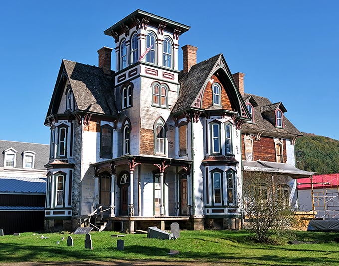 The F.W. Knox House looks like it should be on a Victorian Christmas card&mdash;that tower is practically begging you to sip hot chocolate by a window.