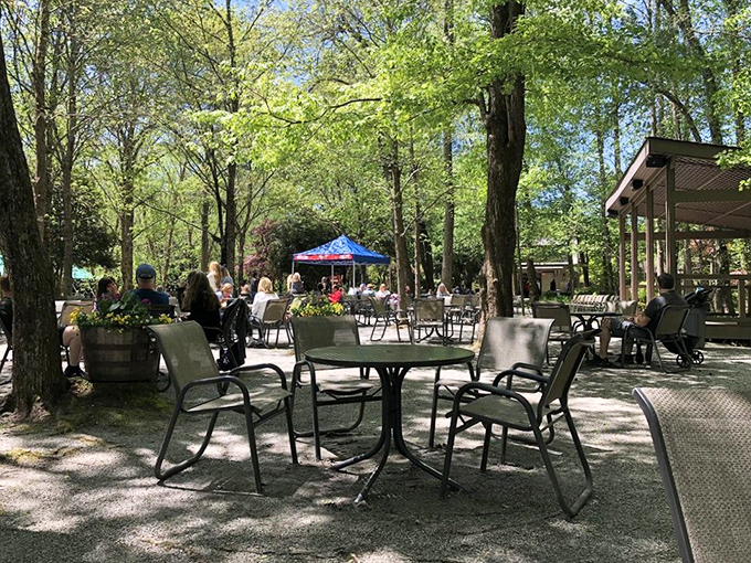Take a breather at the garden caf&eacute; where shaded tables offer respite from your flower-gazing marathon. Your feet will thank you.