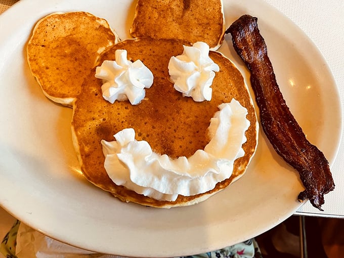 Pancake artistry at its finest! When your breakfast smiles at you, it's impossible not to smile back. That bacon looks like it's auditioning for a food commercial.