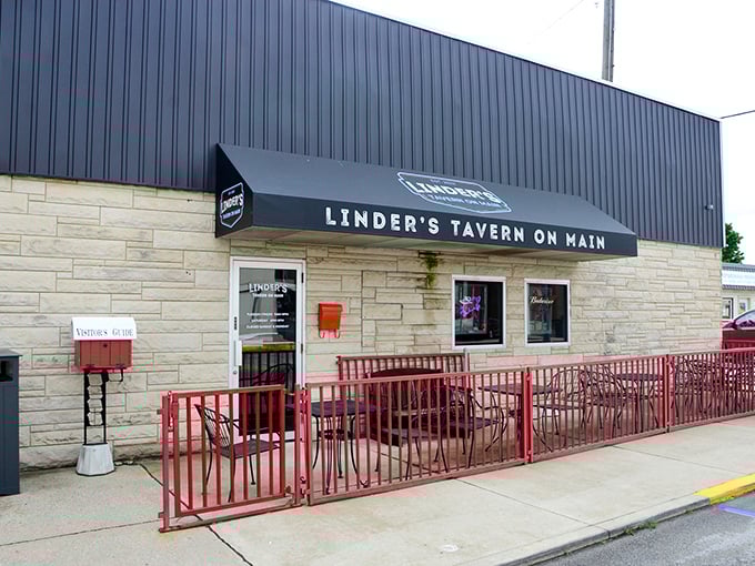 Linder's Tavern offers a modern counterpoint to Amish cuisine, where locals gather to share stories over cold drinks and hearty fare.