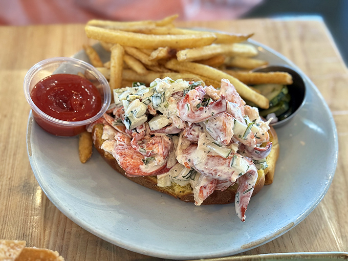 The star of the show: chunks of sweet lobster meat barely bound with mayo, nestled in a buttery roll. Worth driving across state lines for.
