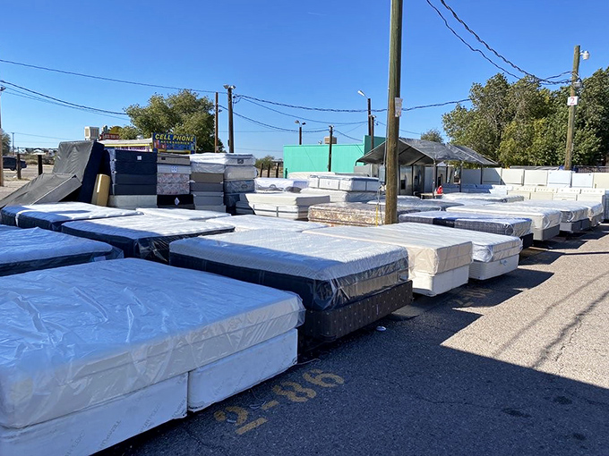 Need a better night's sleep? This mattress vendor offers more options than a hotel chain, all lined up under the Arizona sky.