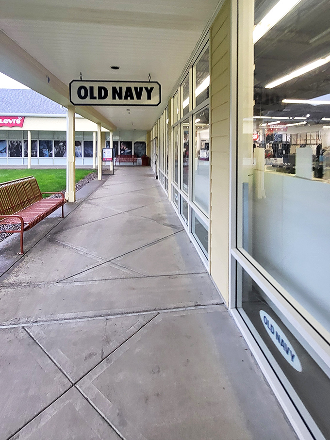 Old Navy's covered walkway offers shelter from Oregon's famous liquid sunshine. Shopping in the rain never looked so sensibly stylish.