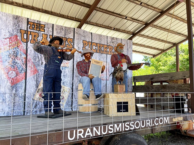 The Uranus Pickers animatronic show brings old-timey entertainment to life, proving some roadside attractions still embrace the delightful absurdity of pre-digital amusements.