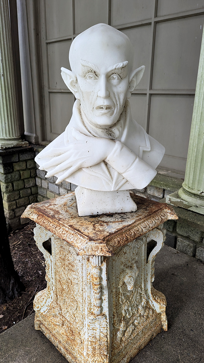 "I vant to velcome you to Doylestown!" This ghoulish bust greets visitors with a permanent grimace that says both "hello" and "beware."