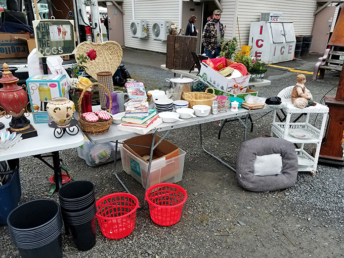 Home d&eacute;cor heaven, where wicker meets whimsy and every flea market find begs for a second chance to shine.
