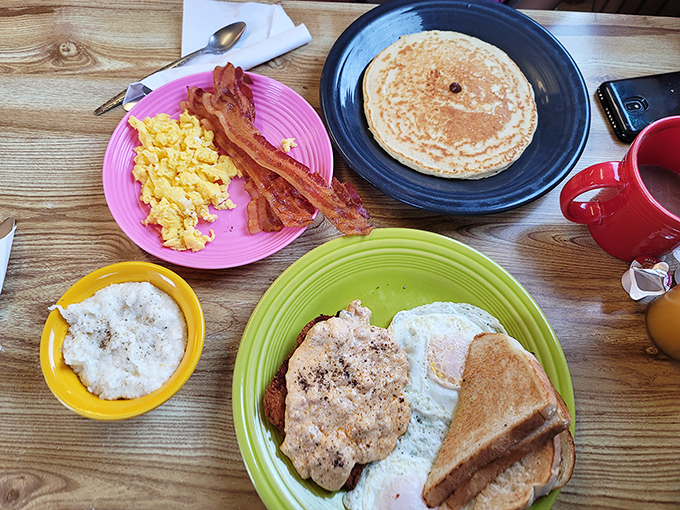 Behold the breakfast that makes chain restaurants weep with envy &ndash; generous portions on colorful, cheerful plates.