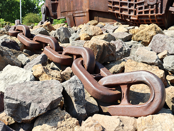 These aren't your average chain links. Each massive loop could double as a hula hoop for Paul Bunyan himself.