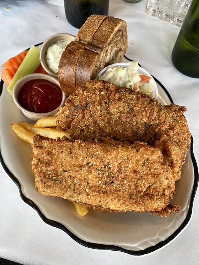 Behold the Friday fish fry that could convert even the most devoted landlubber into a seafood enthusiast.
