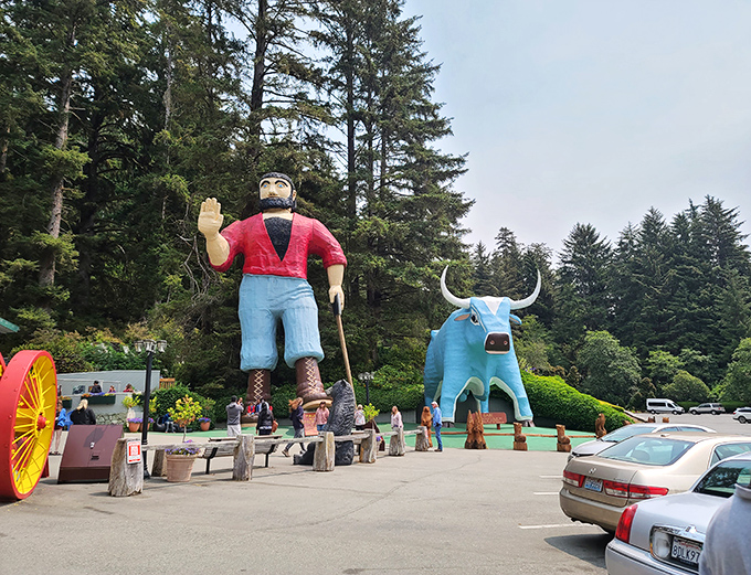 The ultimate roadside photo op: Paul's welcoming gesture has been stopping traffic since before Instagram was even a twinkle in Silicon Valley's eye.