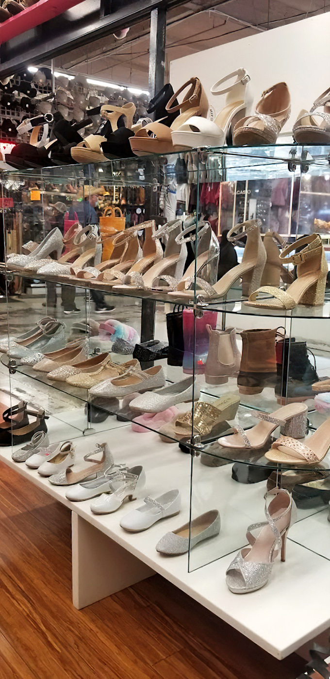 Cinderella had one fairy godmother; you'll find hundreds of glass slipper options here for every quincea&ntilde;era and special occasion.