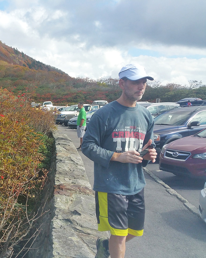 The parking area fills with fellow view-seekers during peak seasons. Early birds get the panoramas without the crowds.