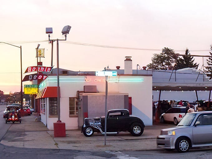 This white beacon of burger bliss proves that some architectural styles never go out of fashion.