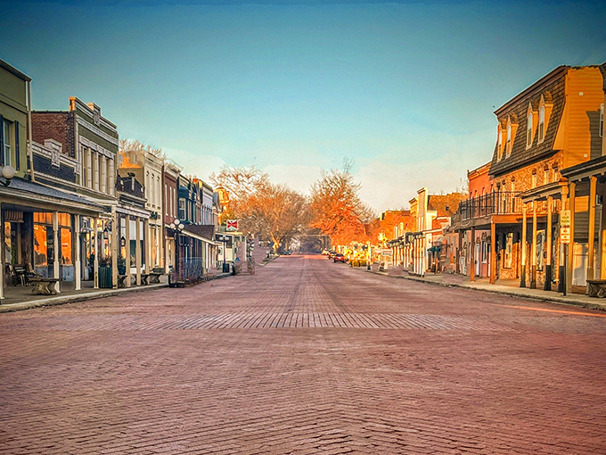 Lebanon's historic downtown could double as a movie set &ndash; just add horses, subtract power lines, and voil&agrave;! 1880!