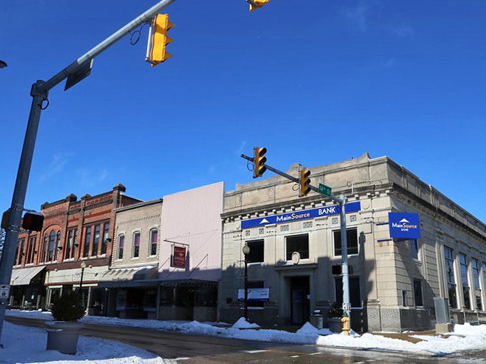 New Castle's historic downtown looks like a movie set but comes with real-life affordable prices. Those vintage storefronts hide budget-friendly treasures!