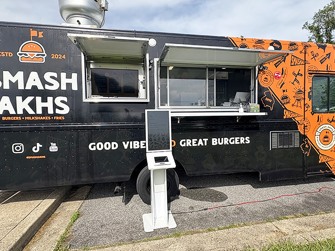 Smash Akhs' food truck brings street cred to the burger scene. That bold black and orange combo means business!