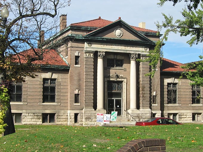 The old brick buildings of Coshocton stand out like friendly exclamation points in this affordable small town.