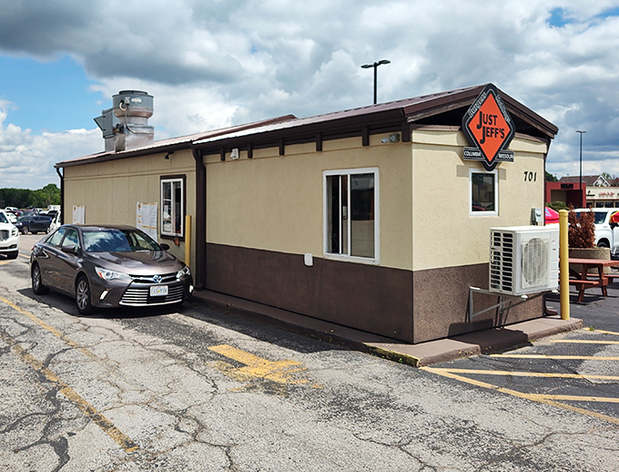 That brown-and-beige exterior isn&rsquo;t just a facade&mdash;it&rsquo;s the gateway to one of Columbia&rsquo;s most satisfying burger experiences.