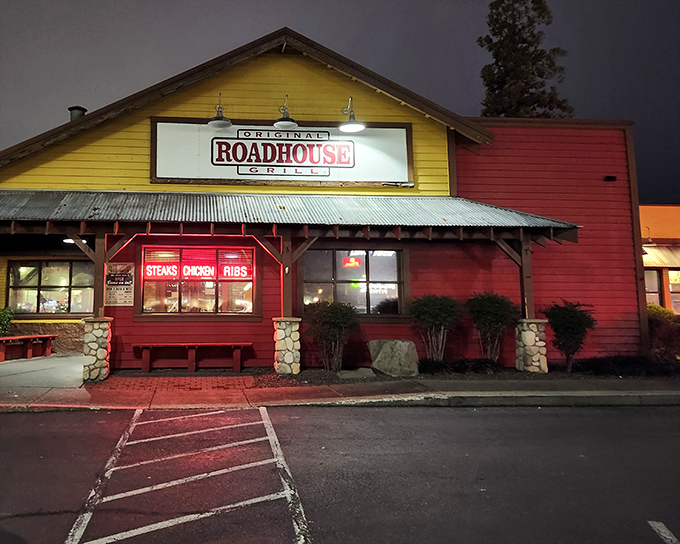Night transforms the Roadhouse into a glowing beacon of comfort. When that sign lights up, steak lovers know it's showtime.