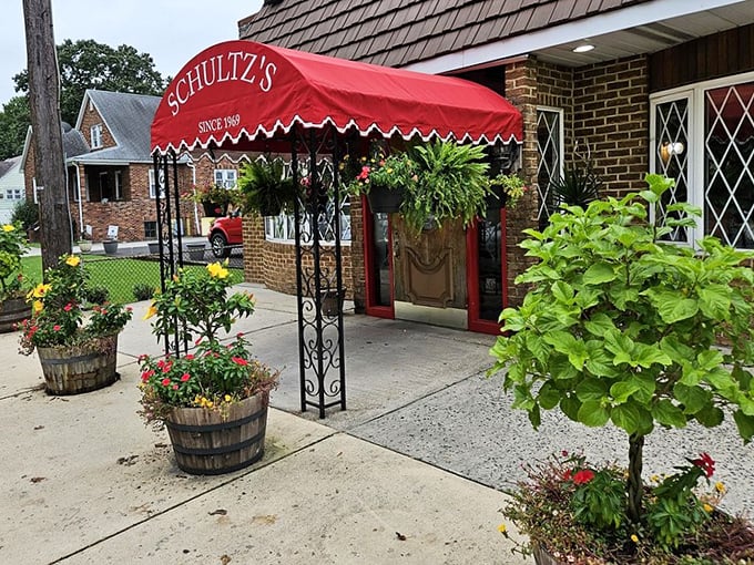 Diamond-paned windows and wrought iron charm at Schultz's. Essex's crab sanctuary has been perfecting the art of hospitality since before Instagram.