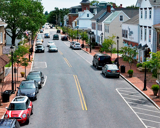 Vintage vibes and modern life blend perfectly in Smyrna, where historic buildings house everything from coffee shops to art galleries.
