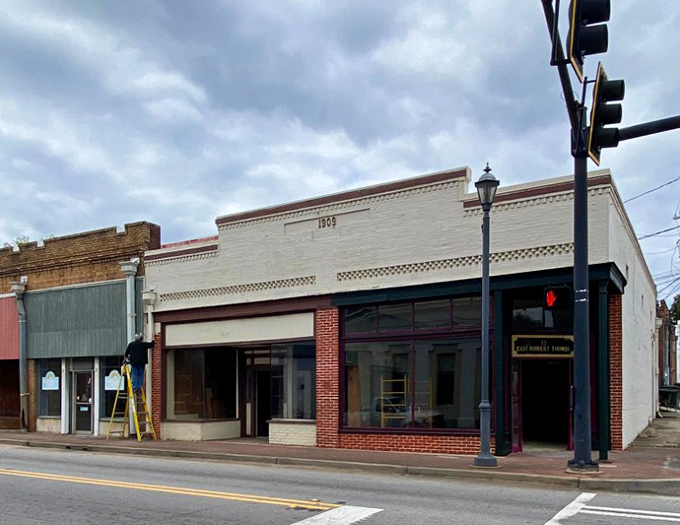 Main Street in Washington offers that perfect blend of preservation and progress. Even the cars look happier parked here!